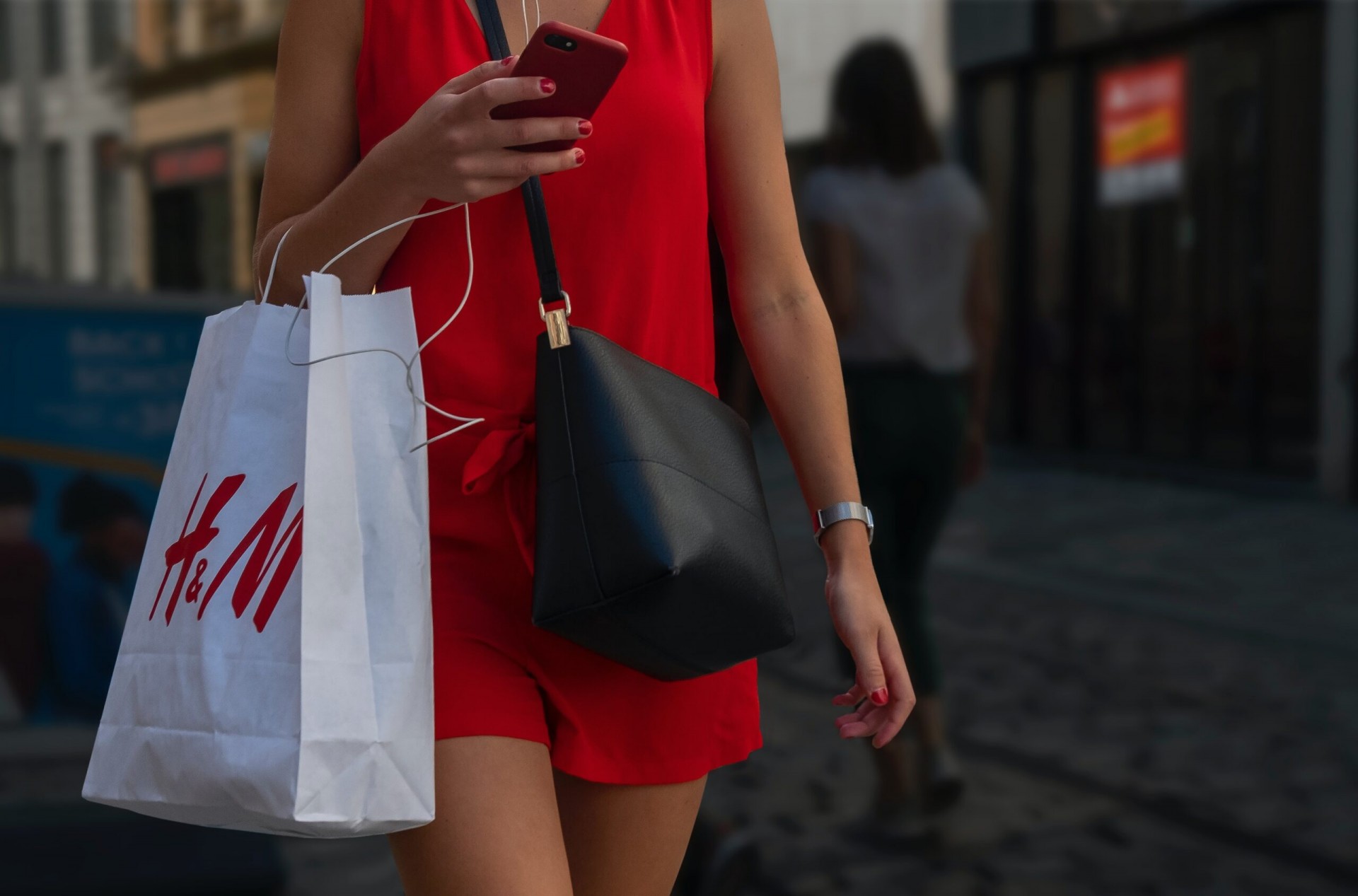 Alles, was Du über Fast Fashion wissen solltest | Loveco Magazin